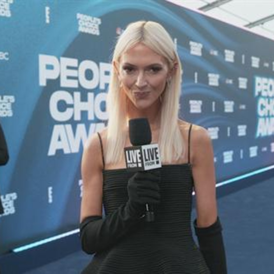 Zanna Roberts Rassi 2022 Peoples Choice Awards E Glambot